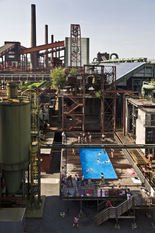 Das Werksschwimmbad der Kokerei Zollverein in Essen-Katernberg im ... Das Werksschwimmbad der Kokerei Zollverein in Essen-Katernberg im ...